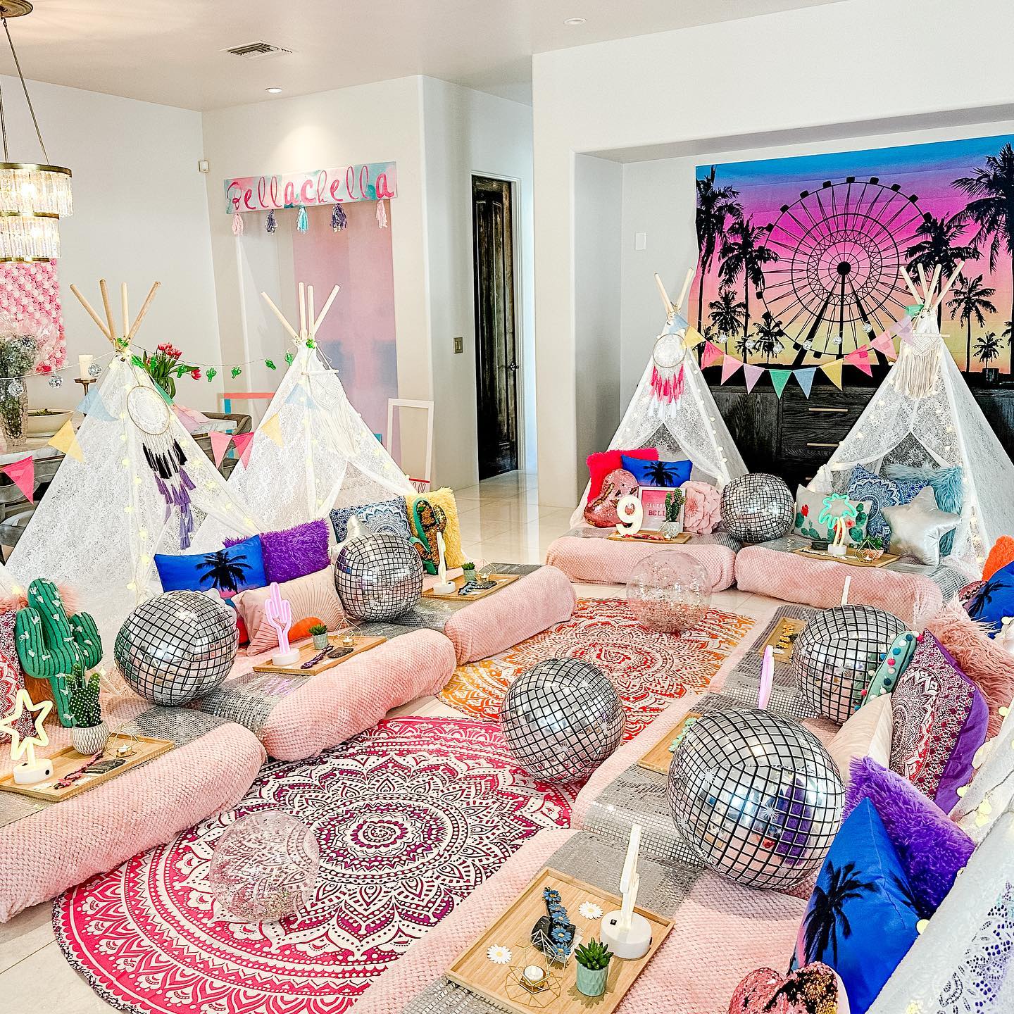 Coachella – Tiny TeepeeZzz