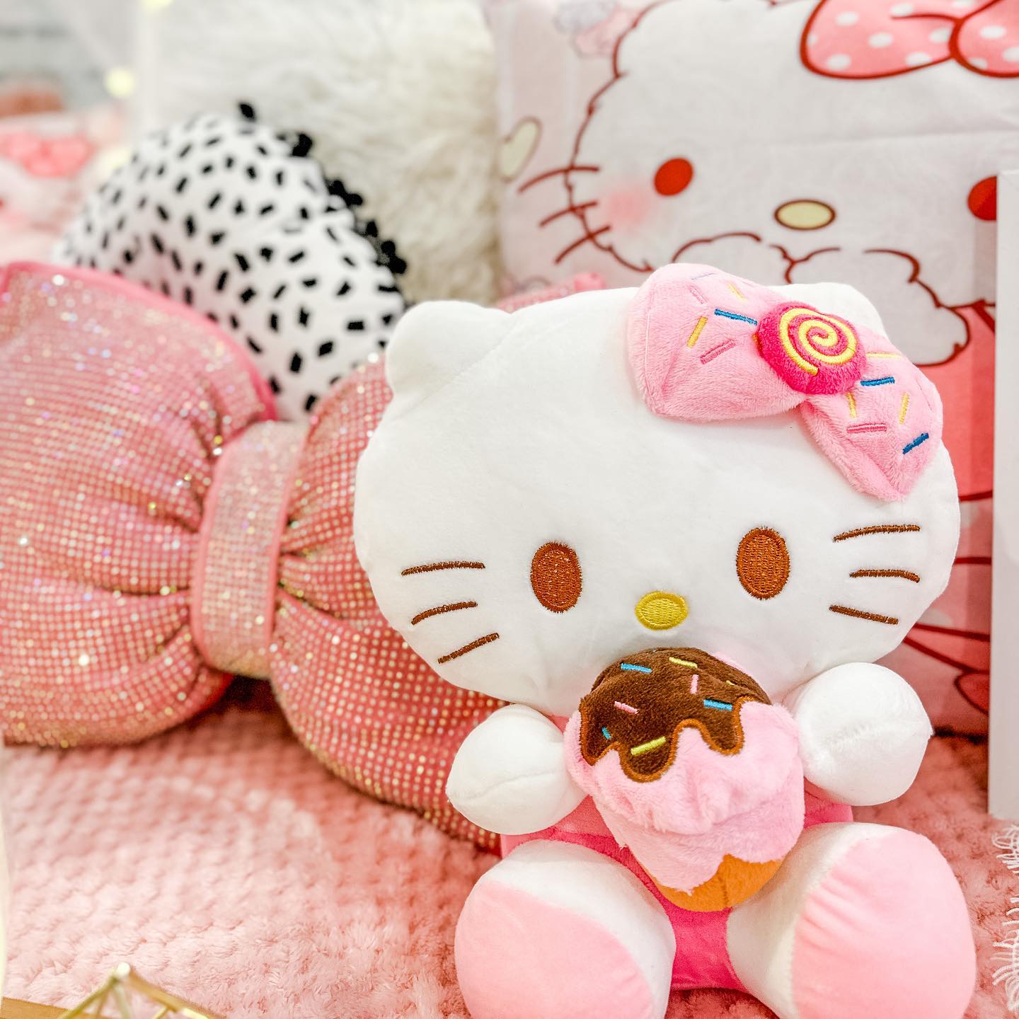 Hello Kitty – Tiny TeepeeZzz
