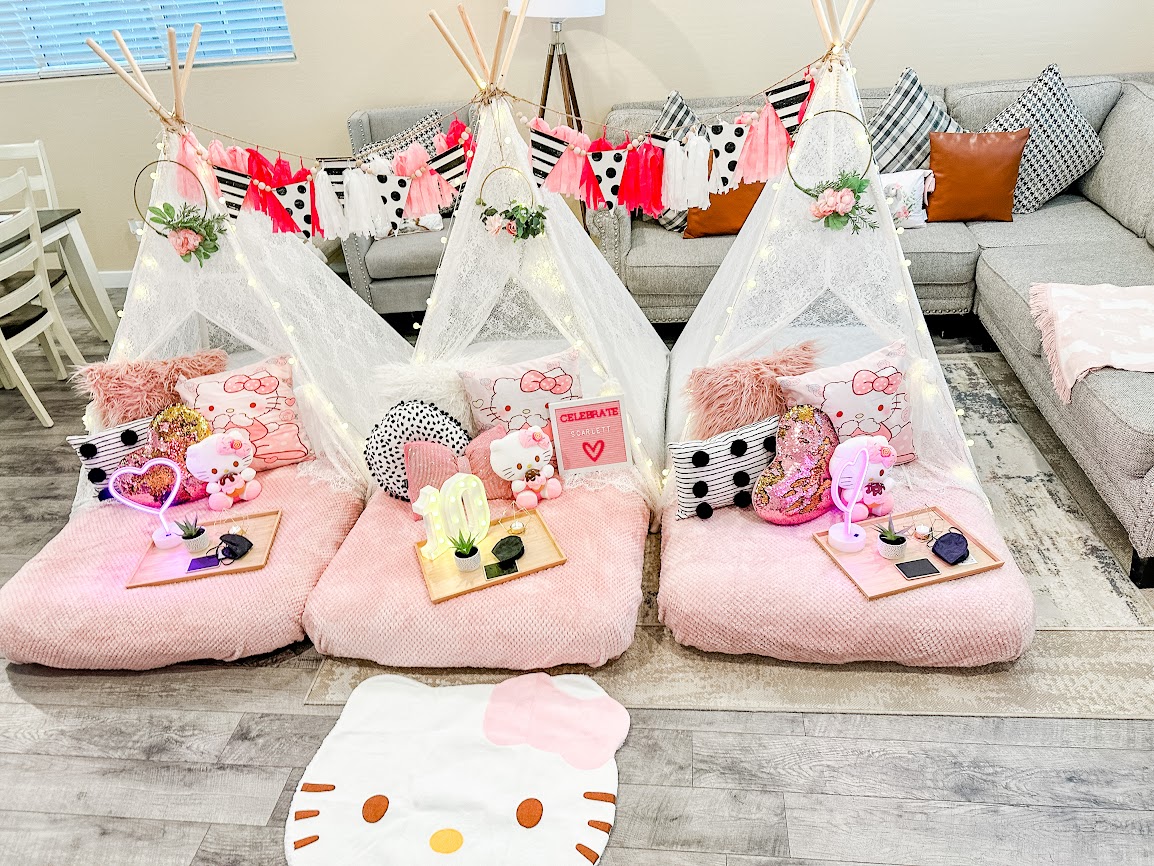 Hello Kitty – Tiny TeepeeZzz